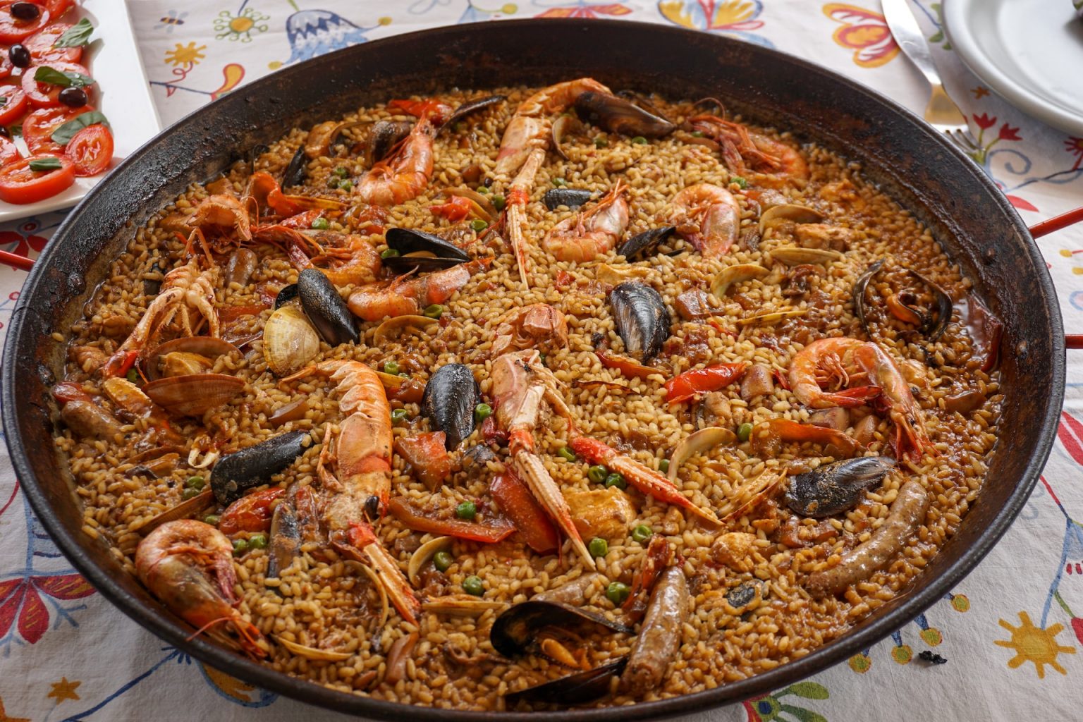 Paella mixta tradicional de España - icookedameal